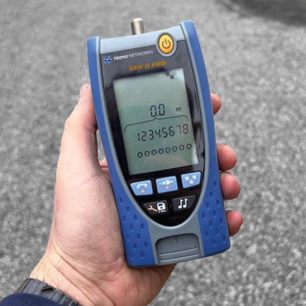 Cable testers / verifiers - VDV II checks the integrity of copper ...